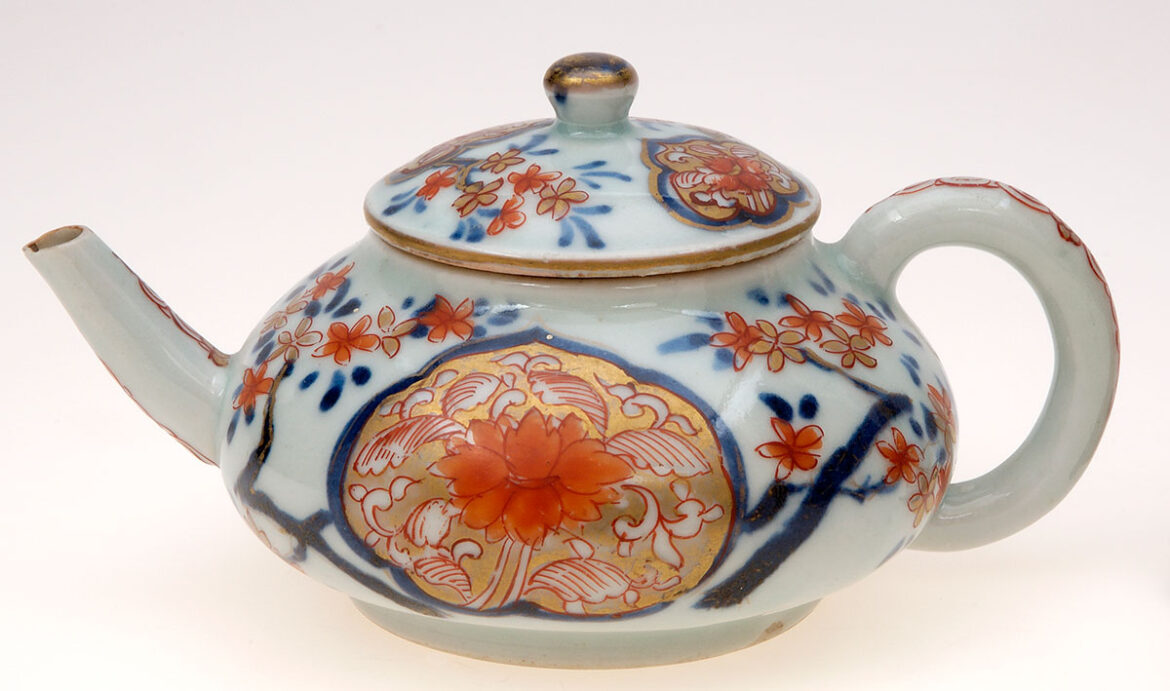 Exposición “Un recorrido en torno a las teteras. Nacimiento y evolución ...